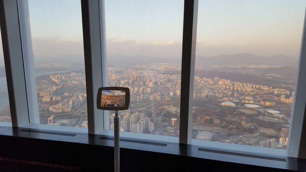 Lotte World Tower, Media Stand &Table